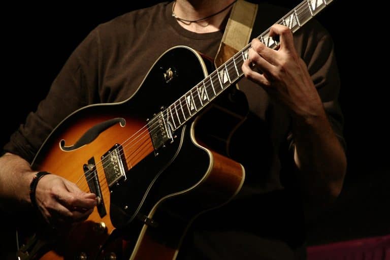 A Guitarist’s Guide to Jam Sessions - Beginner Guitar HQ