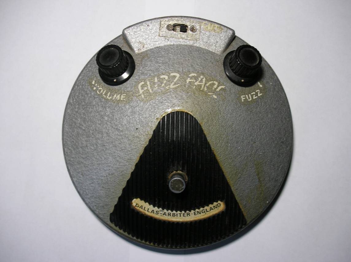 How to Choose a Fuzz Pedal - Beginner Guitar HQ