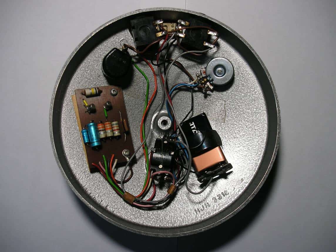 How to Choose a Fuzz Pedal - Beginner Guitar HQ
