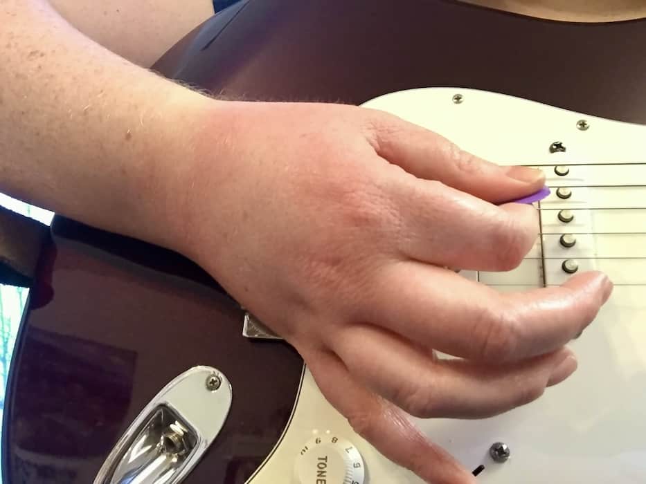 How to Master Alternate Picking | Beginner Guitar HQ