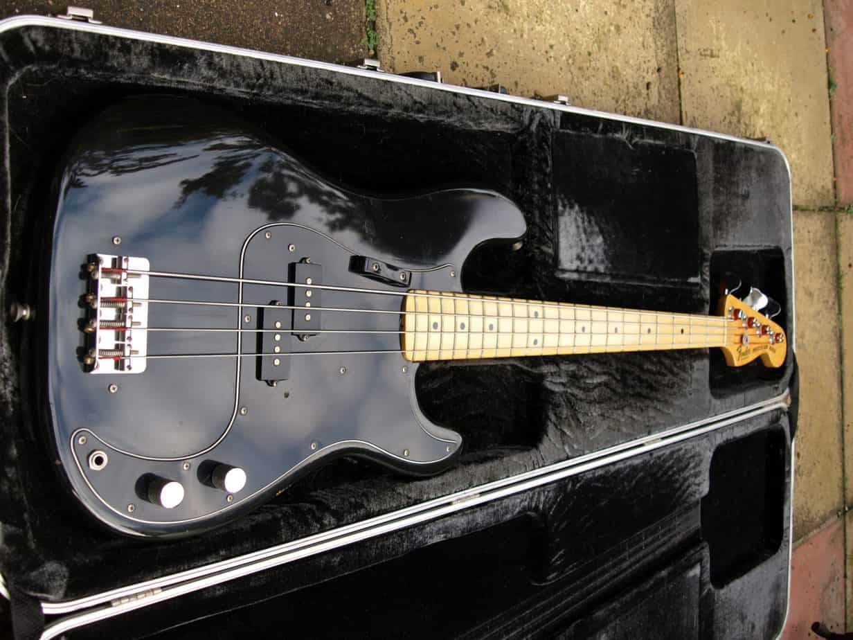 Rogue LX200b Bass Guitar Review - Beginner Guitar HQ