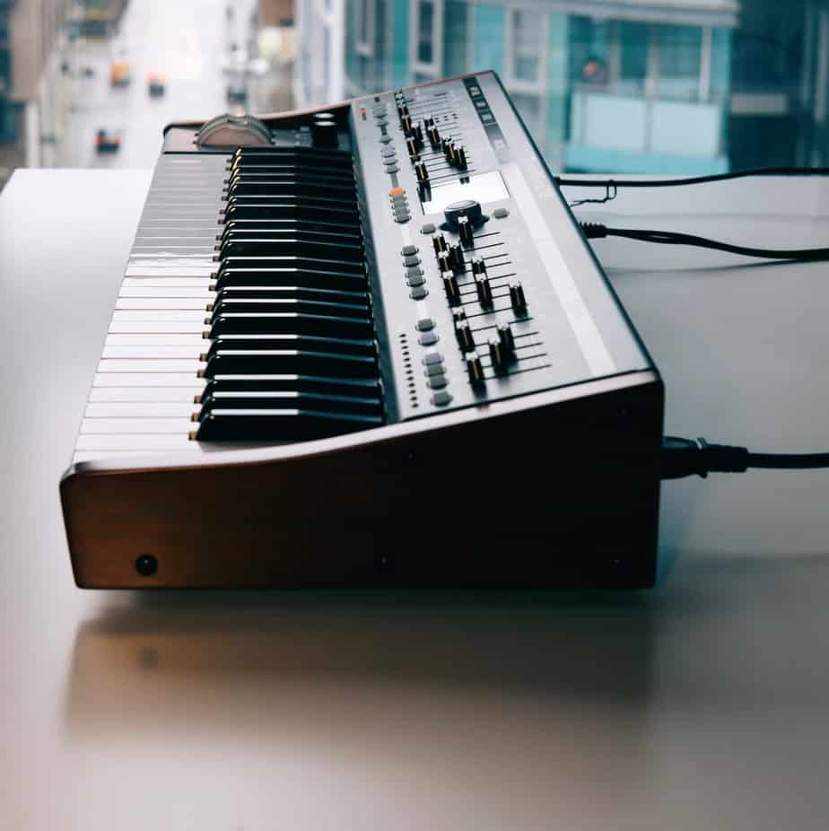 The Best MIDI Controller - 10 Top Choices | Beginner Guitar HQ
