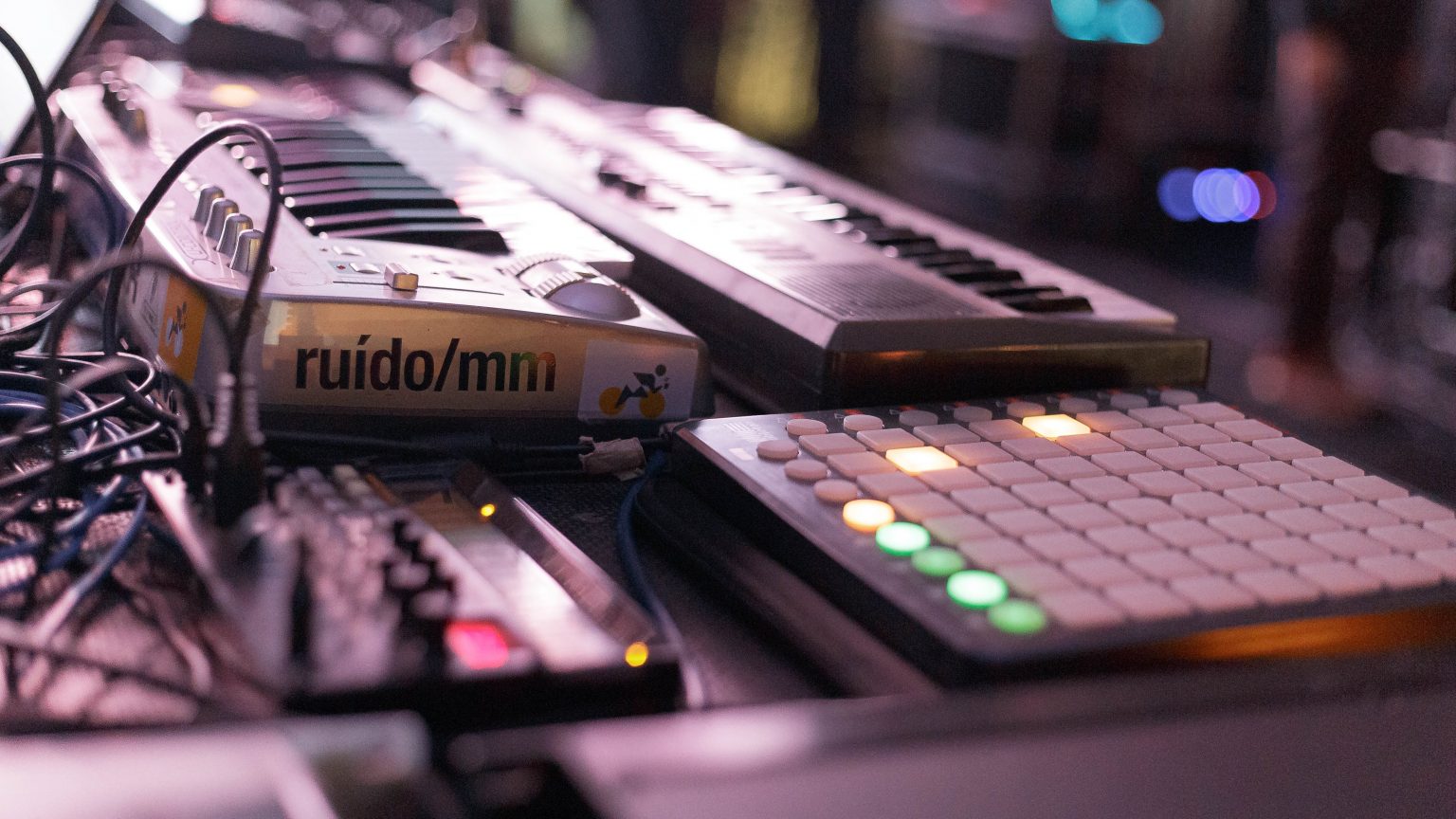 How to Use Beat Making Software - Beginner Guitar HQ