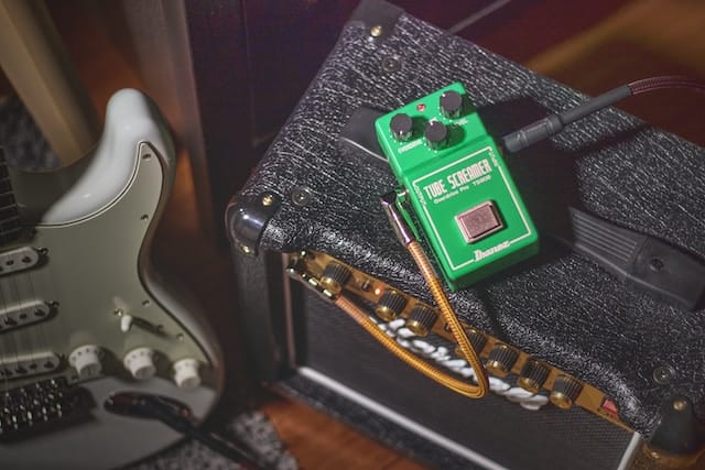 Overdrive vs Distortion - What is the Difference? - Beginner Guitar HQ